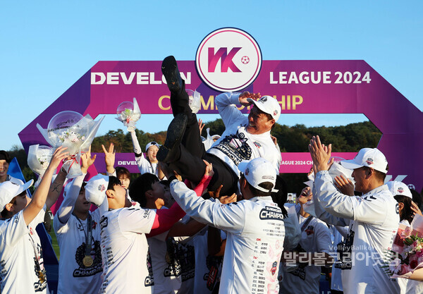 [WK리그] 수원FC위민, 14년만에 챔피언 등극....MVP 문미라 선정.