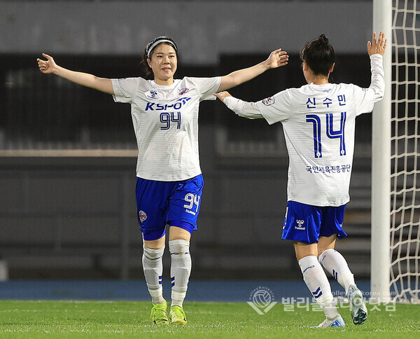 [WK리그] 화천KSPO 이수빈, 패널킥 성공 환호...수원FC위민에 3-0 승리