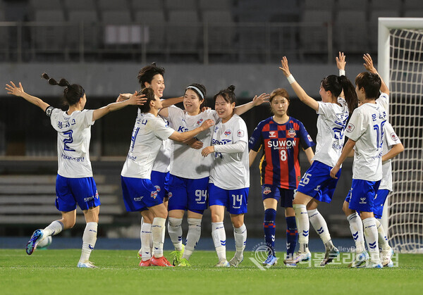[WK리그] 화천KSPO, 수원FC위민에 3-0 승리...리그 1위 유지.