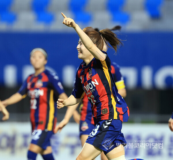 [WK리그] 송재은 첫 골 환호...수원FC위민 창녕WFC에 1-0 승리.